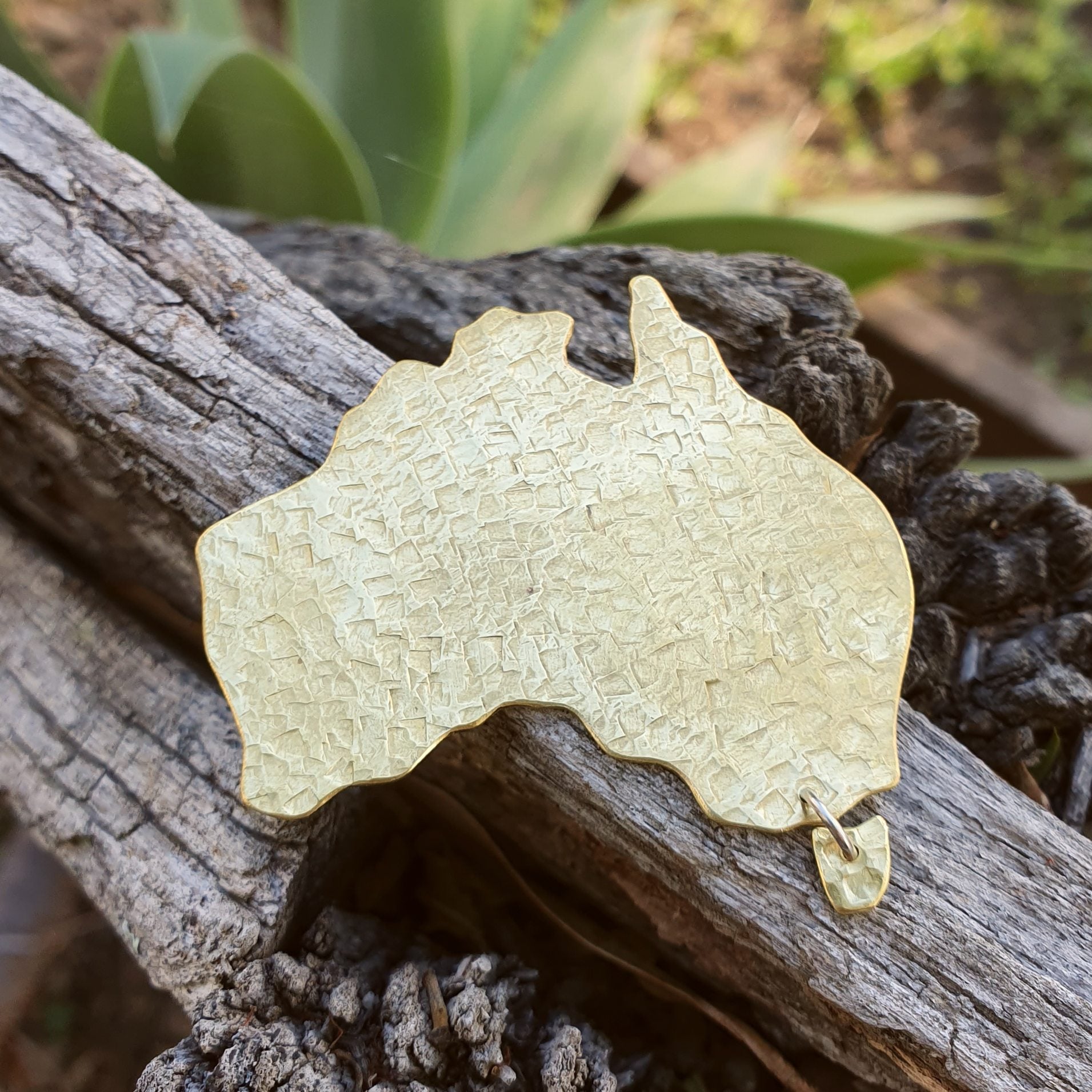 Australiana - Australia Map Brooch – Meekz Contemporary Jewellery